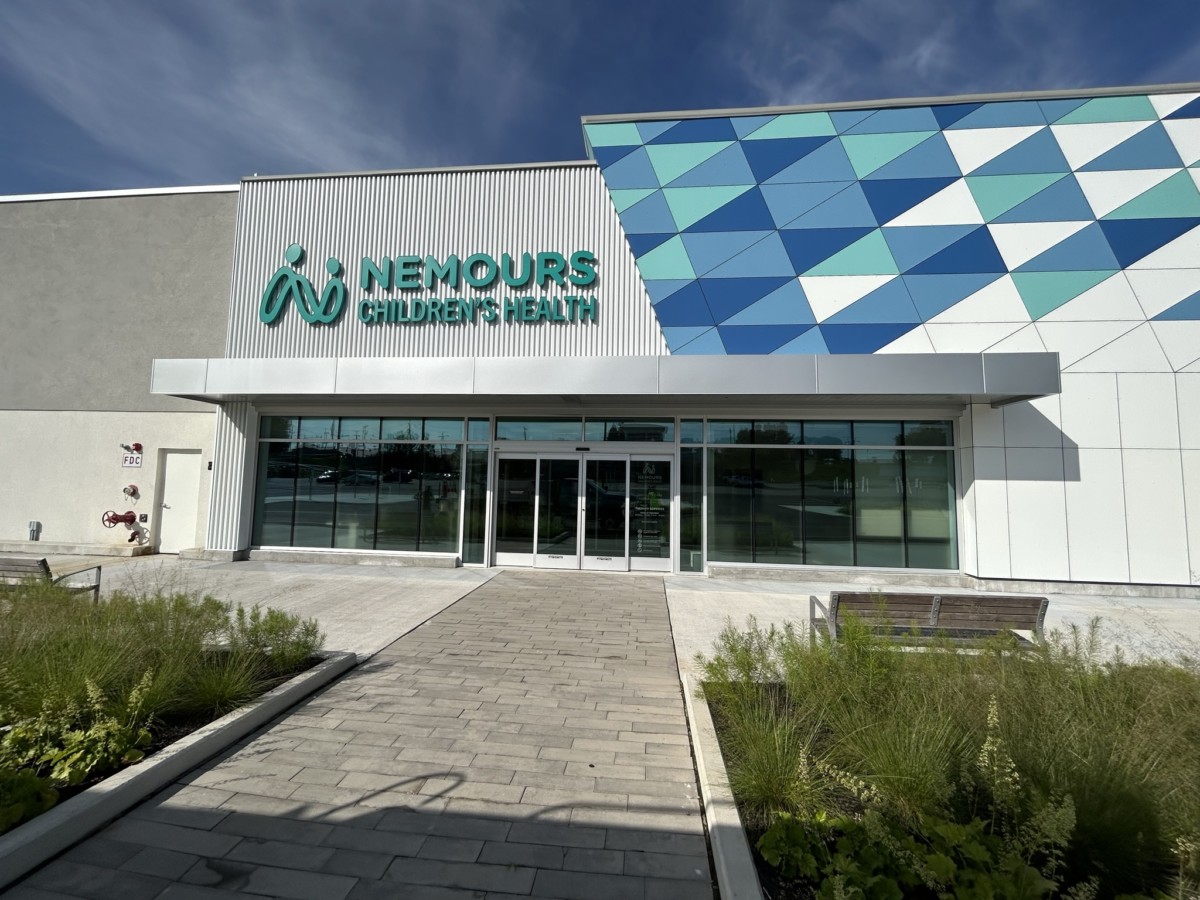 Nemours_Canopy - Aerial Signs and Awnings